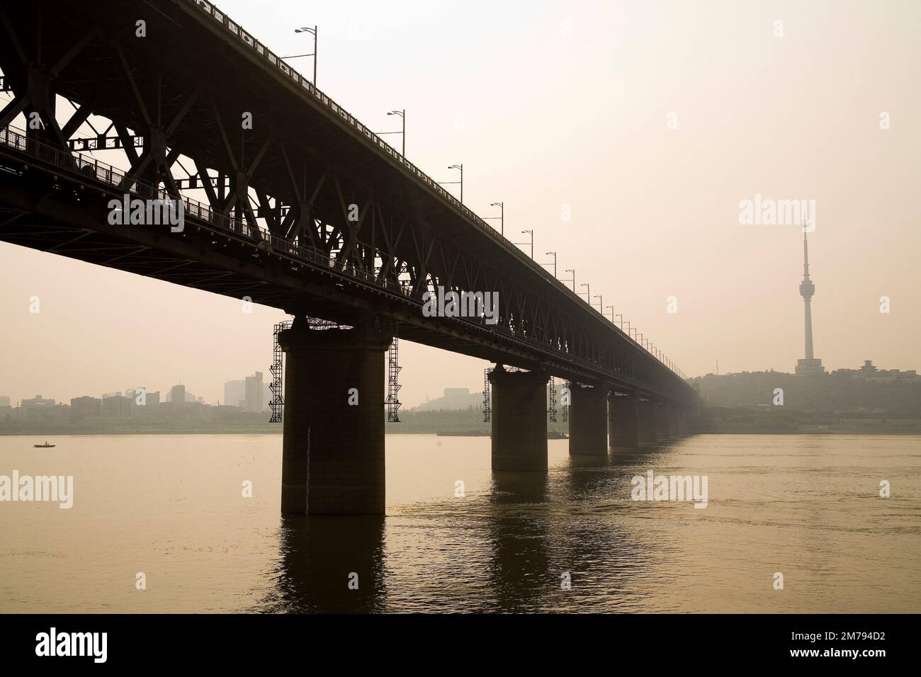 Hubei,Wuhan,The Yangtze River Bridge of Wuhan Stock Photo - Alamy
