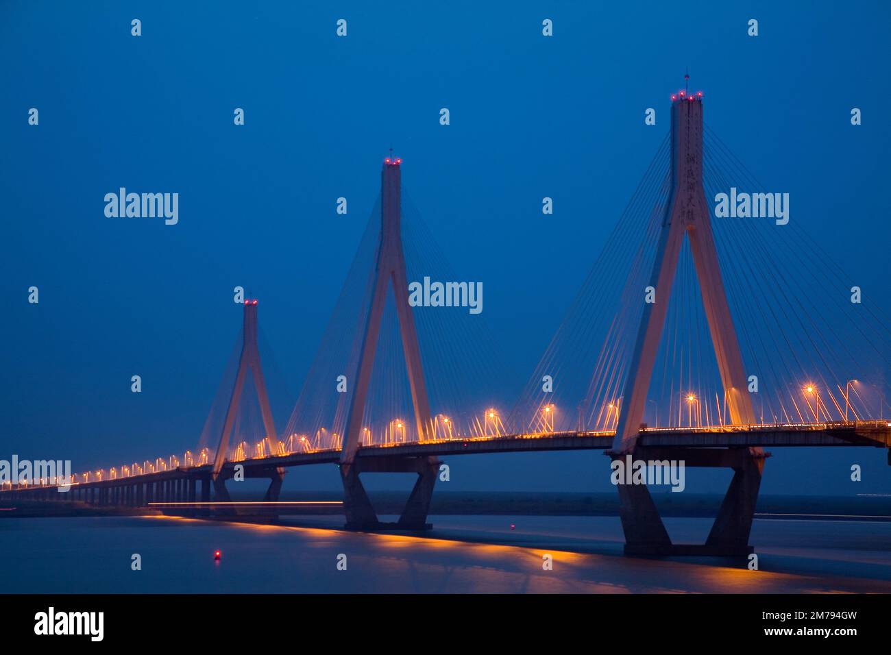 Hunan,Yueyang,Dongting Bridge,Dongting Lake Bridge Stock Photo - Alamy