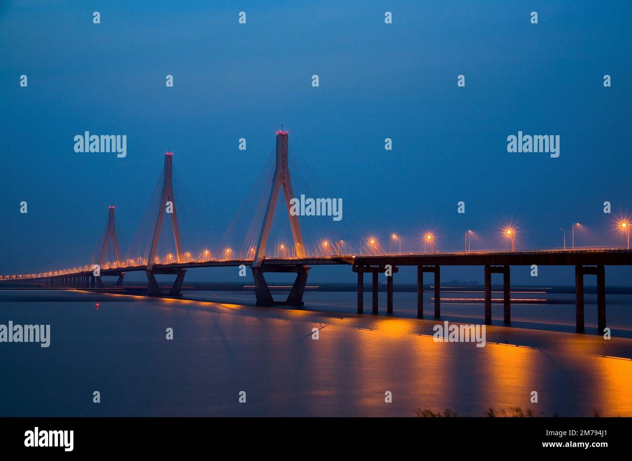 Hunan,Yueyang,Dongting Bridge,Dongting Lake Bridge Stock Photo - Alamy