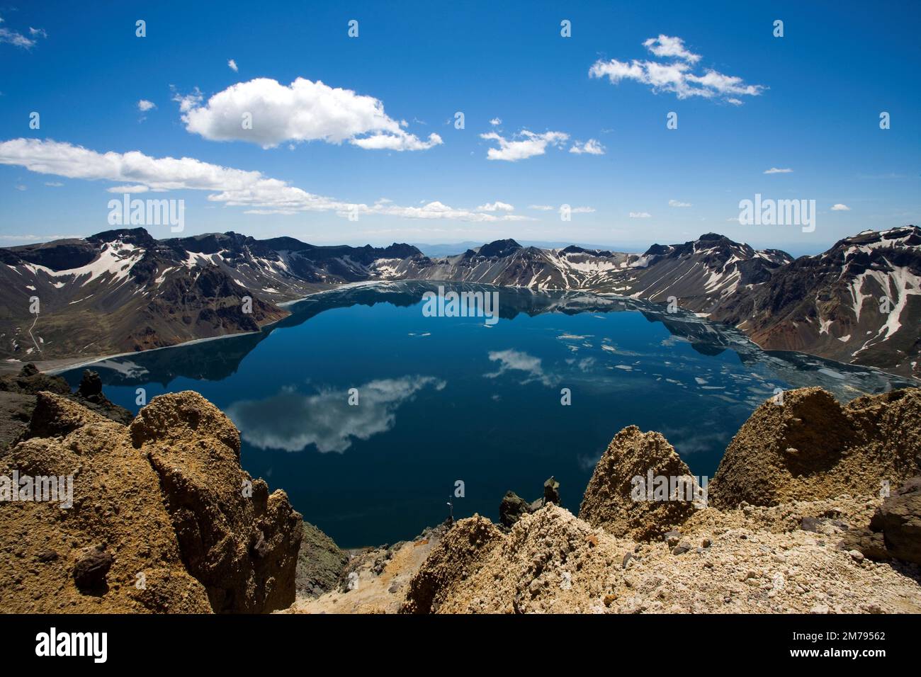 Tianchi hi-res stock photography and images - Alamy