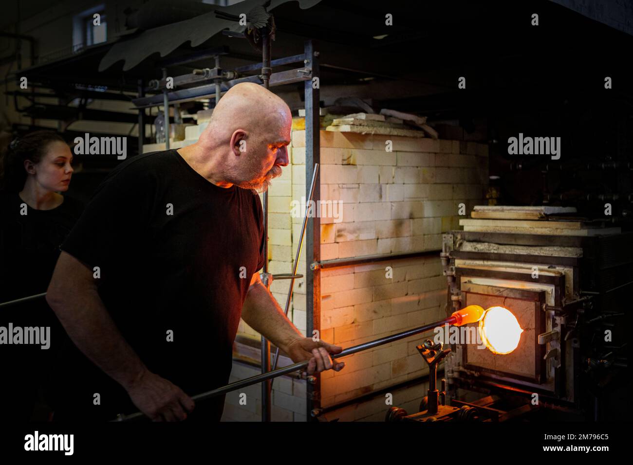 Glass blowing at a glass furnace hi-res stock photography and images ...