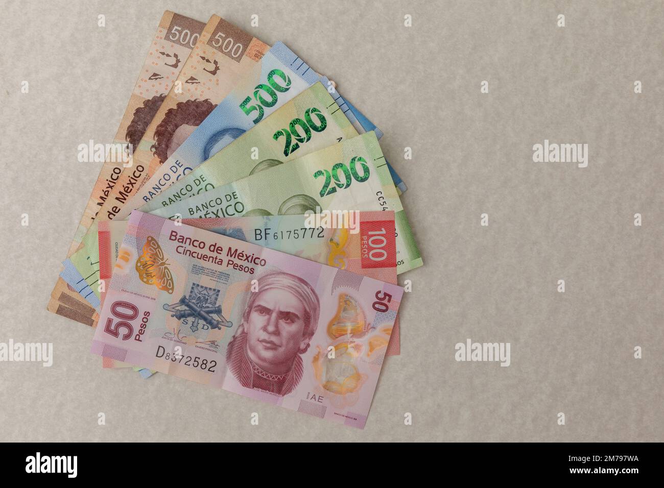100 peso mexicano hi-res stock photography and images - Alamy