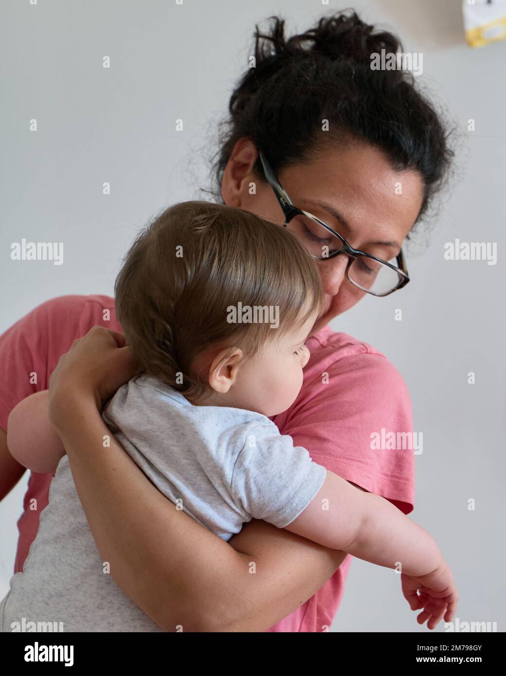 Emotions happy child hugging mom hi-res stock photography and images - Alamy