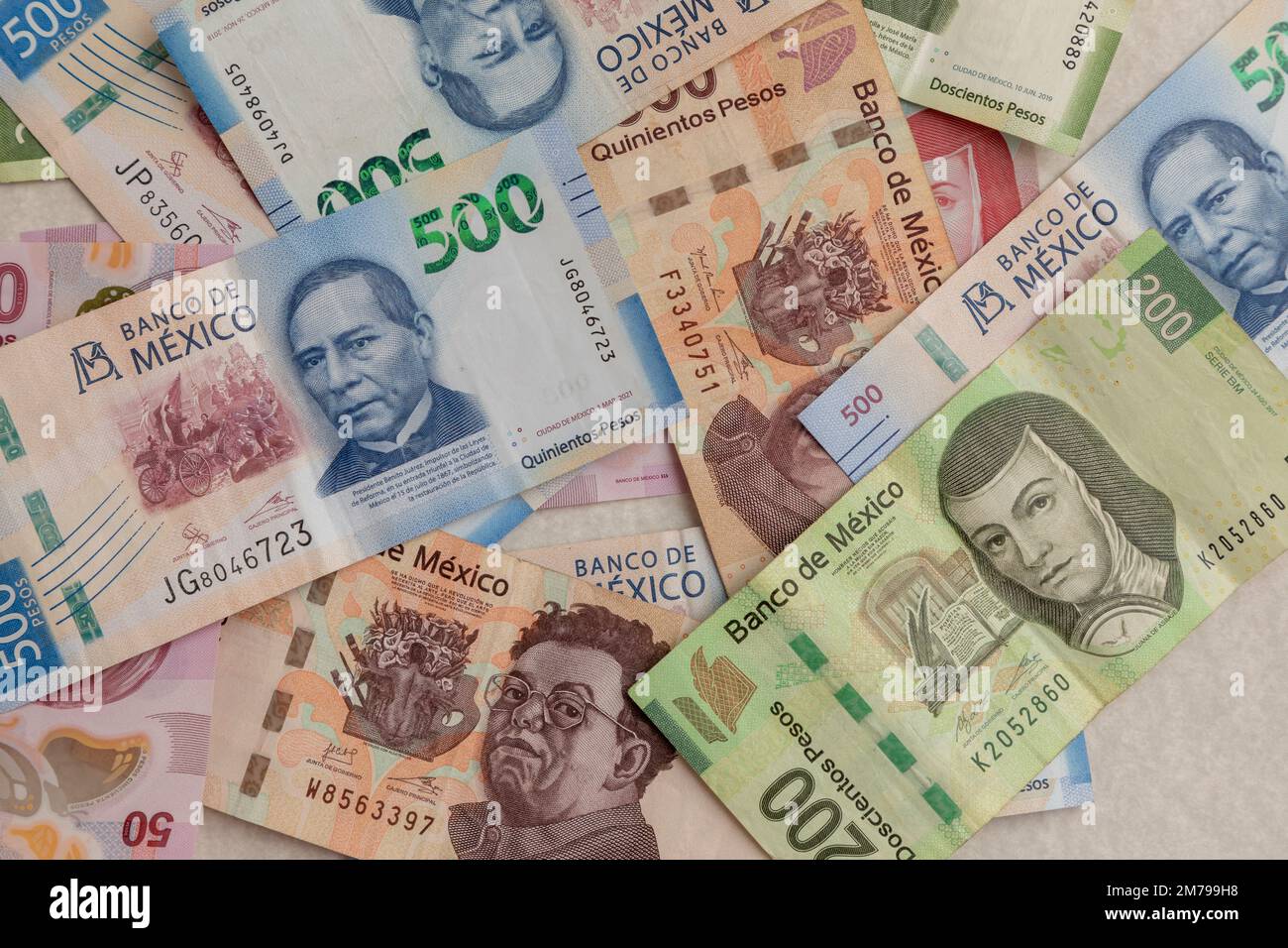 100 peso mexican bank note hi-res stock photography and images - Alamy