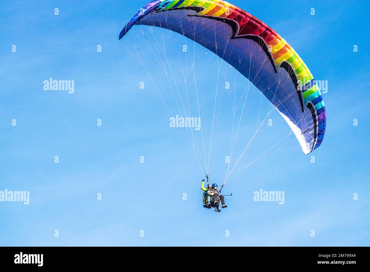 Motorized parachute travel Stock Photo - Alamy