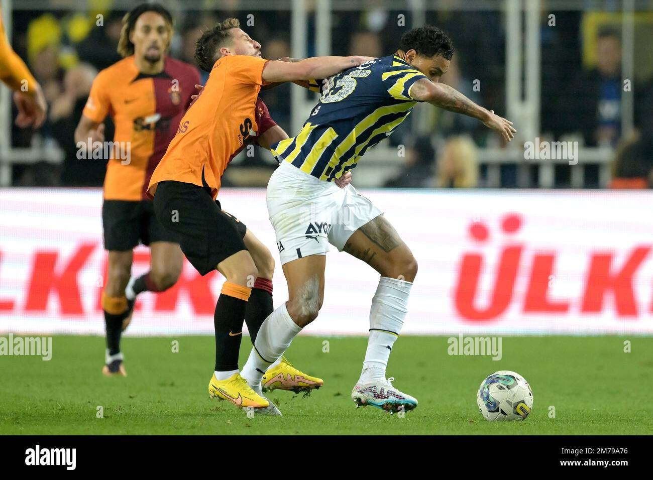 ISTANBUL - Dries Mertens of Galatasaray AS, Joshua King of Fenerbahce ...