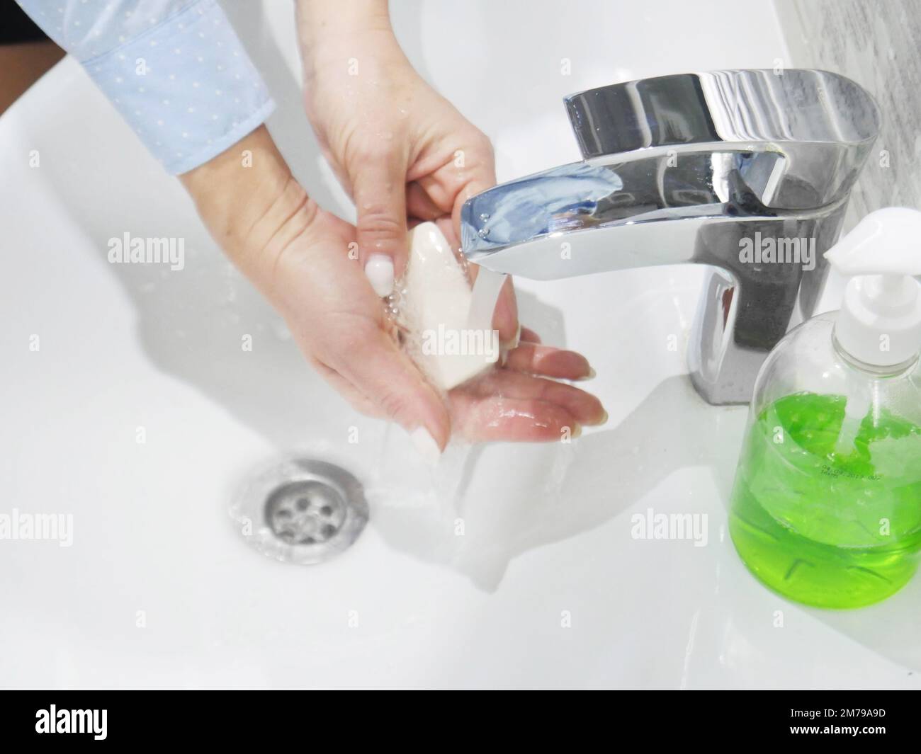 Wash hands running water care clean hi-res stock photography and images ...