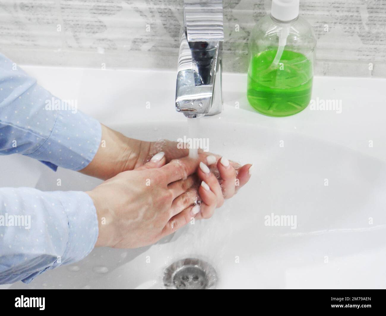 Wash hands running water care clean hi-res stock photography and images ...