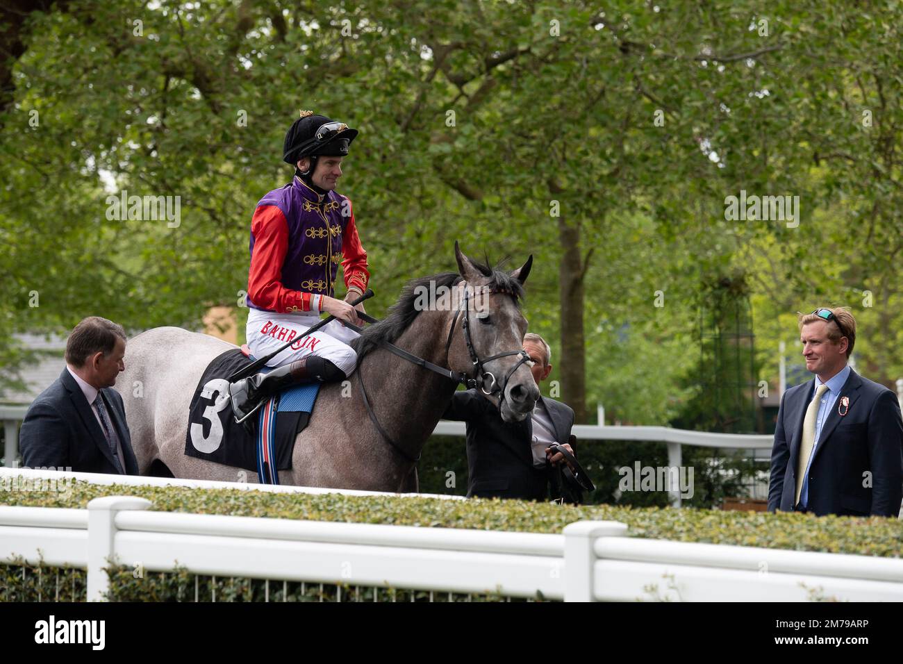 Ascot, Berkshire, UK. 6th May, 2022. Jockey Robert Havlin wears the ...