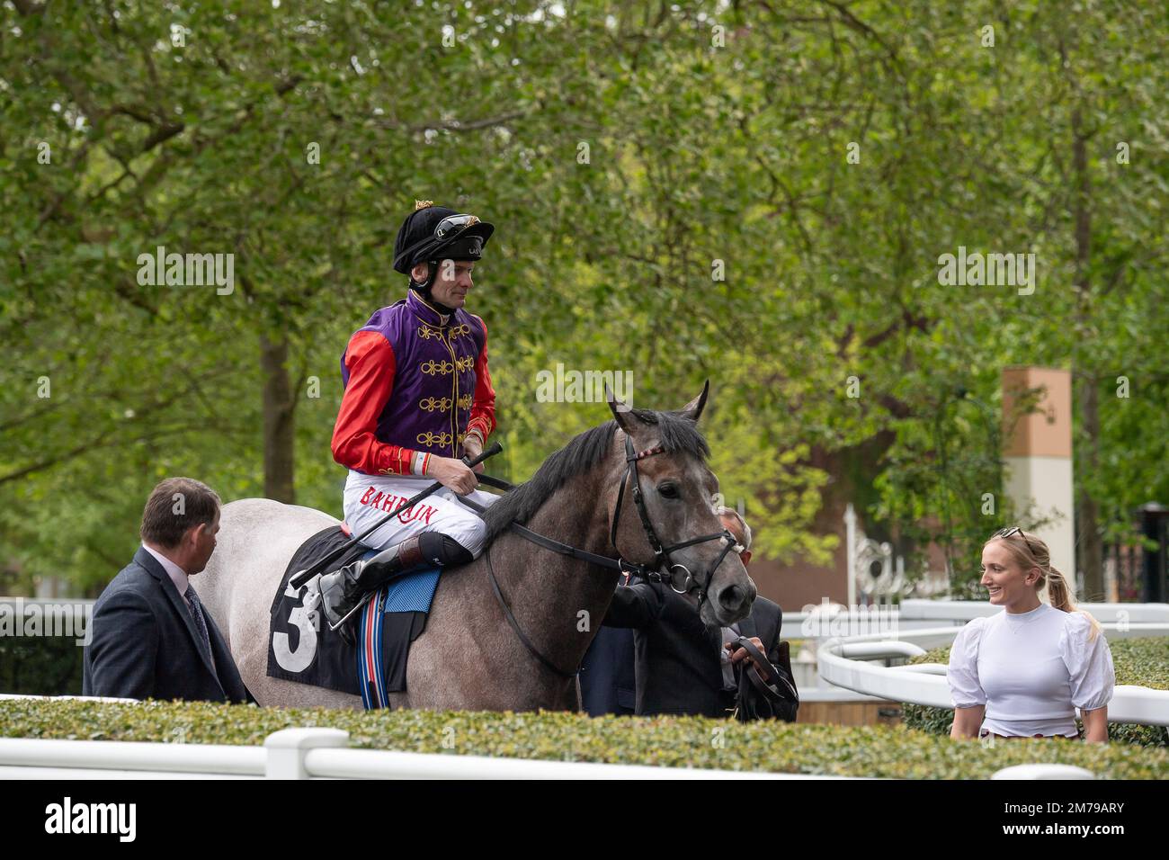 Ascot, Berkshire, UK. 6th May, 2022. Jockey Robert Havlin wears the ...