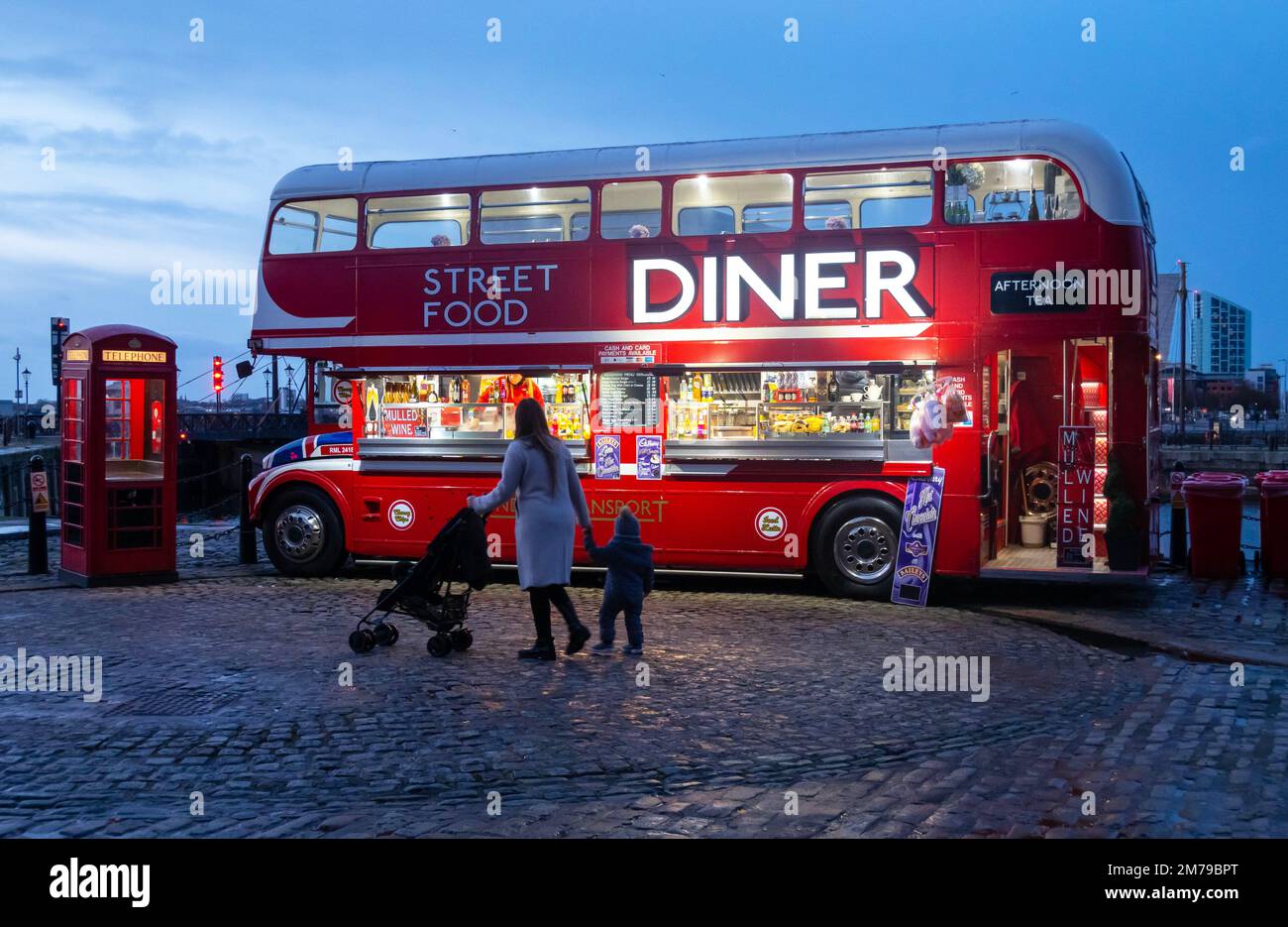 Diner bus hi-res stock photography and images - Alamy