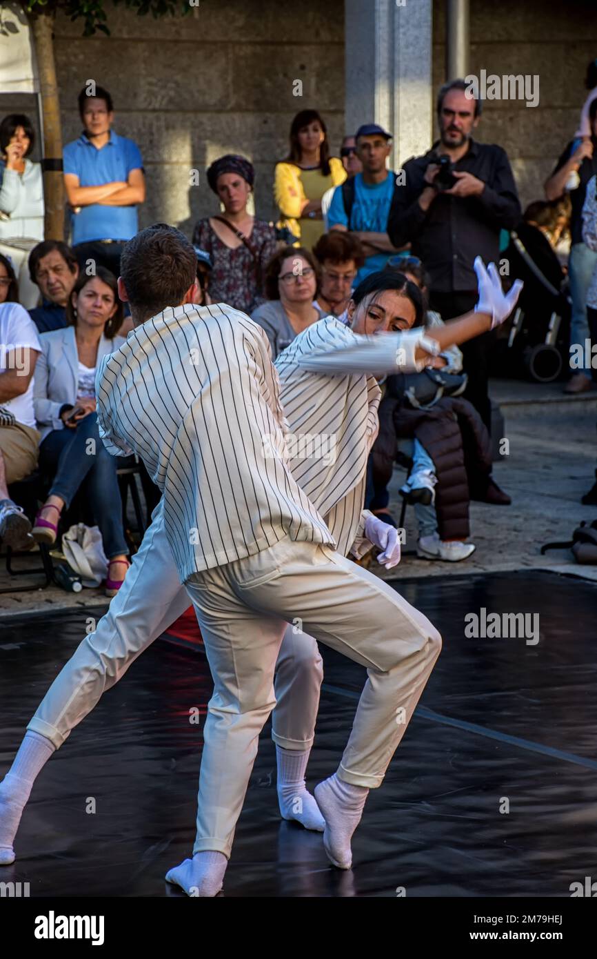 Movimiento de personajes hi-res stock photography and images - Alamy