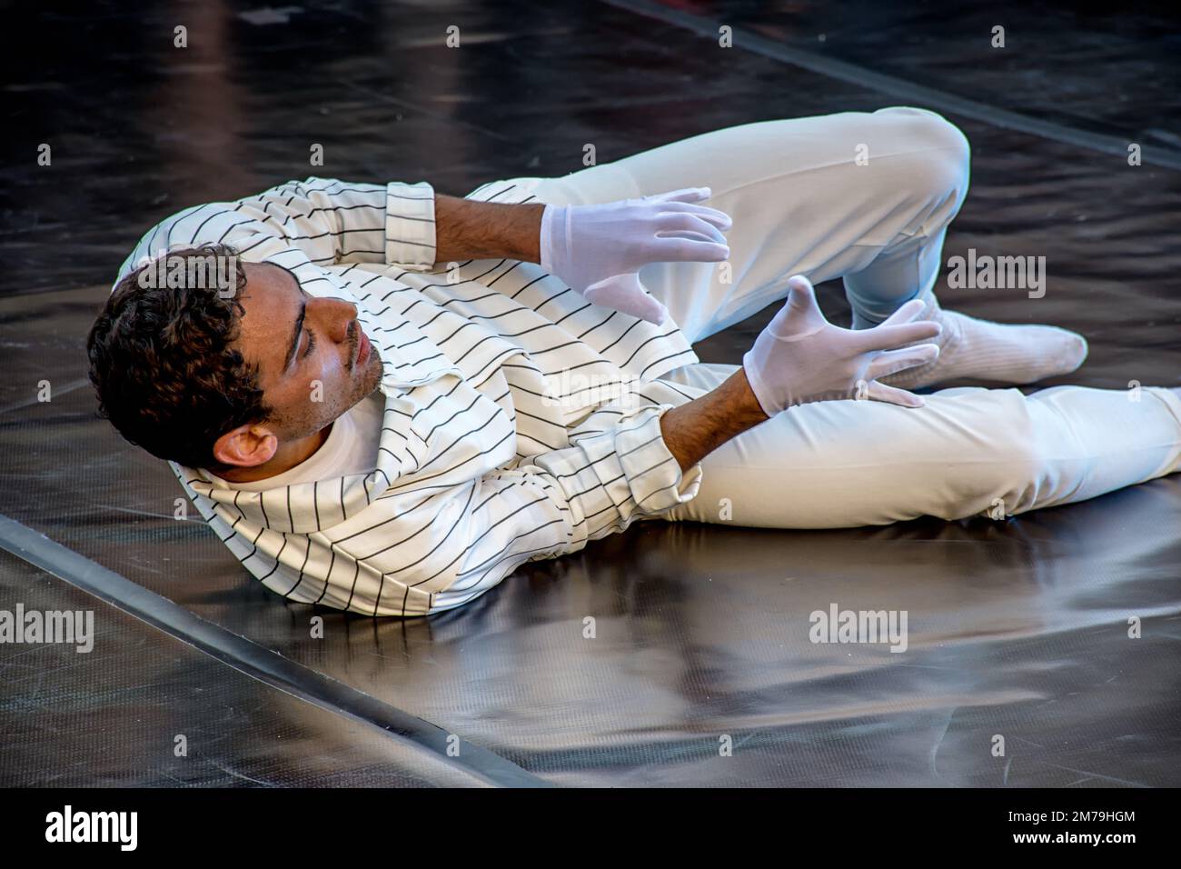 Movimiento de personajes hi-res stock photography and images - Alamy