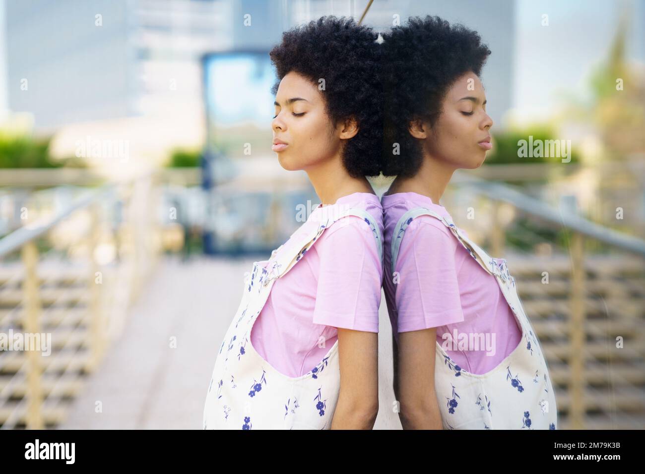 Modern glass house woman hi-res stock photography and images - Alamy