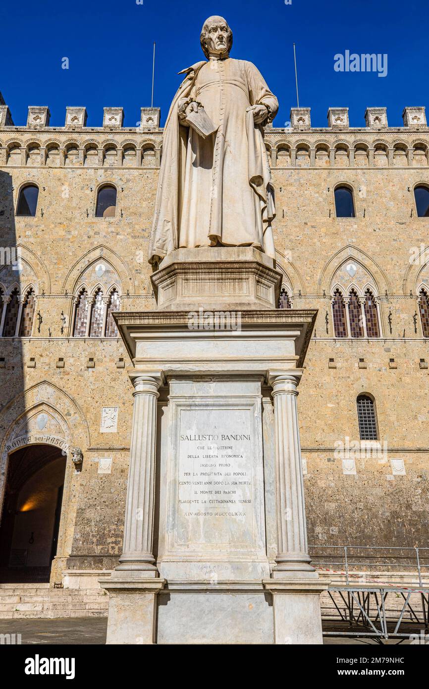 Siena italy statue sculpture hi-res stock photography and images - Alamy