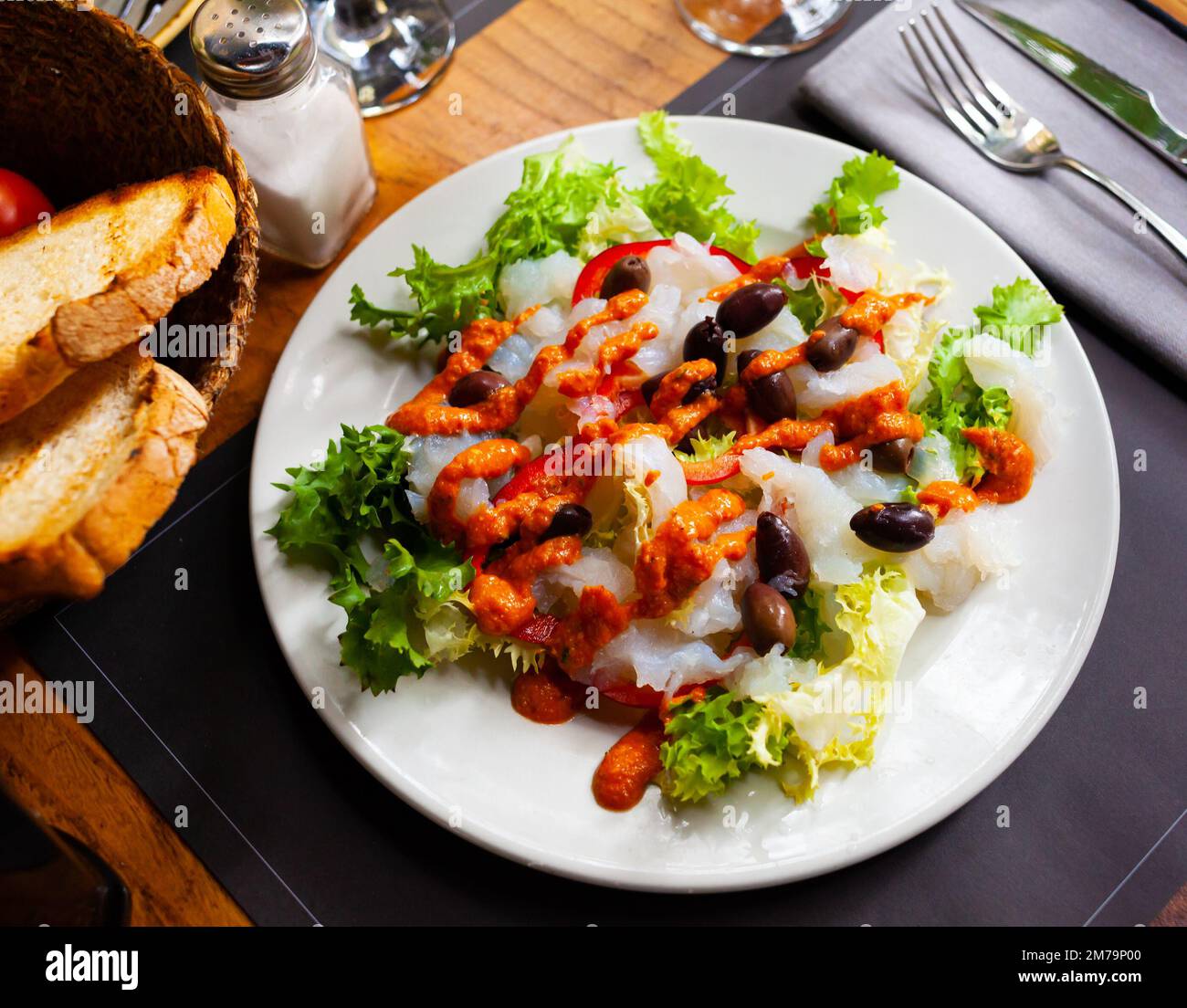 Traditional catalan salad Xatonada with crumbled cod Stock Photo - Alamy