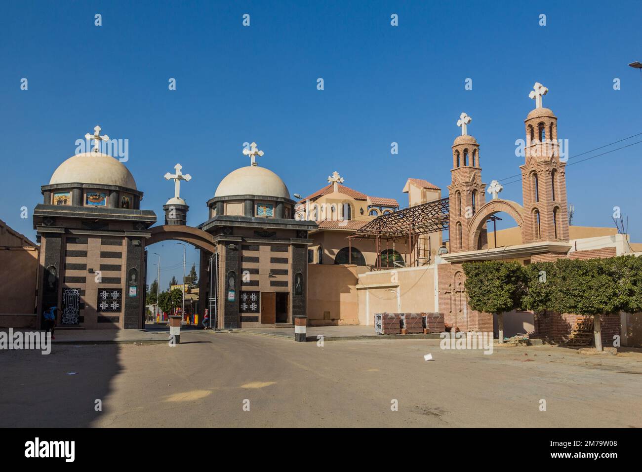 WADI NATRUN, EGYPT - JANUARY 30, 2019: Gate of Saint Pishoy (Bishoi ... WADI NATRUN, EGYPT - JANUARY 30, 2019: Gate of Saint Pishoy (Bishoi ...