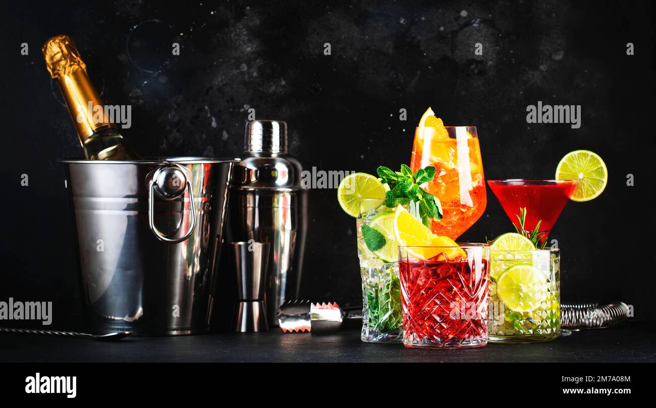 Most popular trendy cocktails set: aperol spritz, negroni, mojito, gin ...