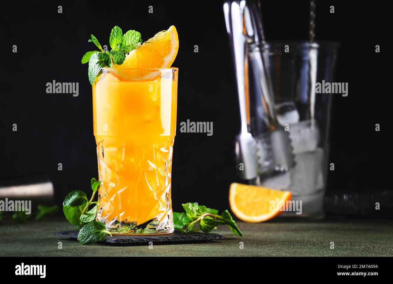 Screwdriver, classic alcoholic cocktail with vodka, orange juice and ...