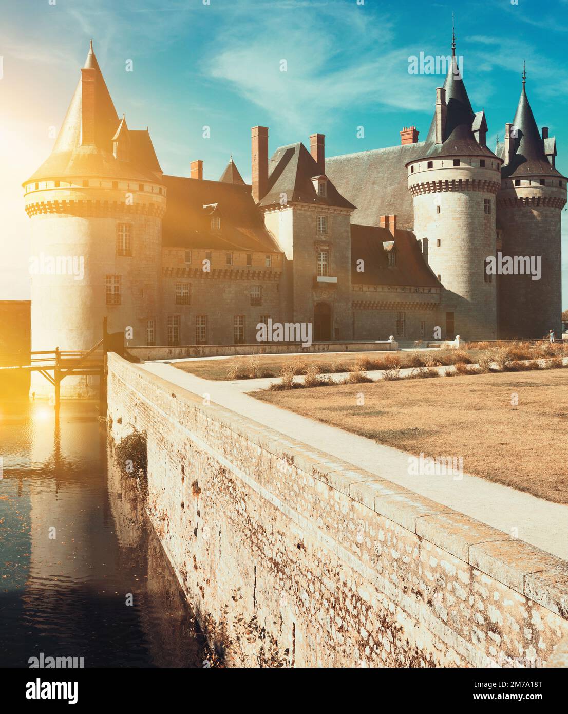 Sully village hi-res stock photography and images - Alamy Sully village hi-res stock photography and images - Alamy
