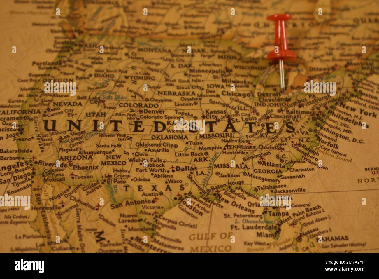 Vintage map of USA with a pin on a Detroit Stock Photo - Alamy