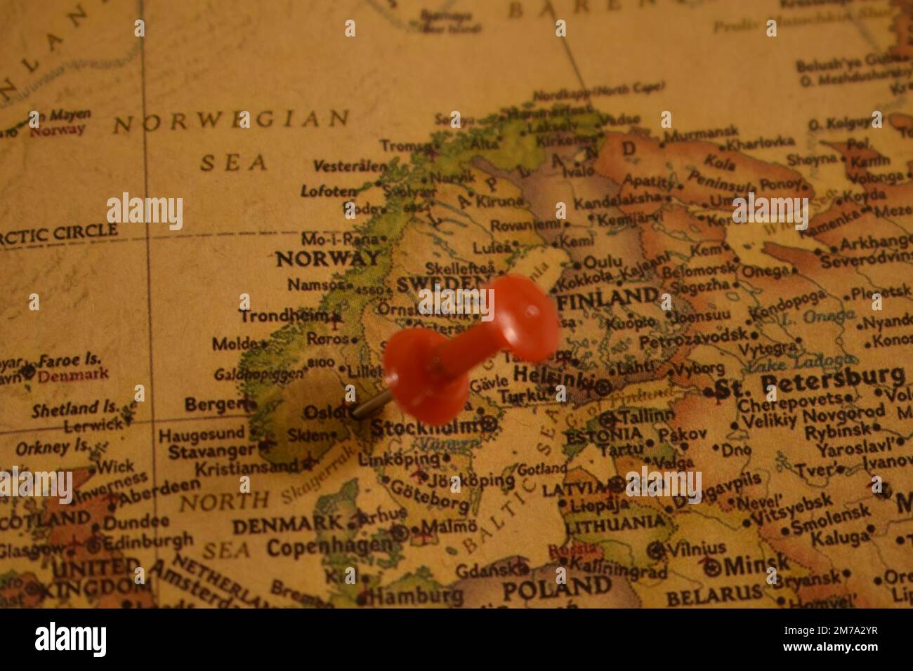 Vintage map of Norway with a pin on a Oslo Stock Photo - Alamy
