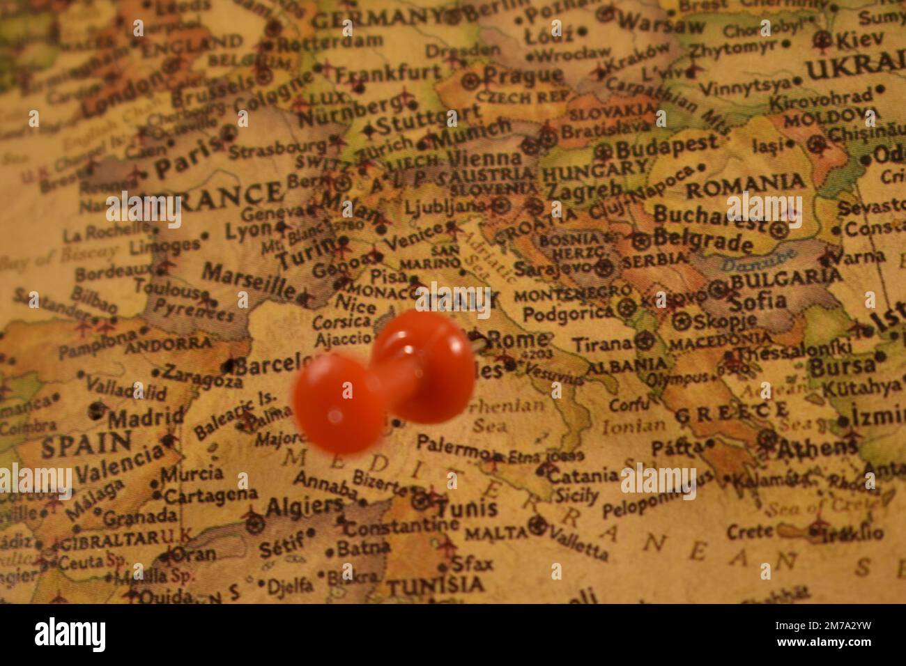 Vintage map of Italy with a pin on a Rome Stock Photo - Alamy