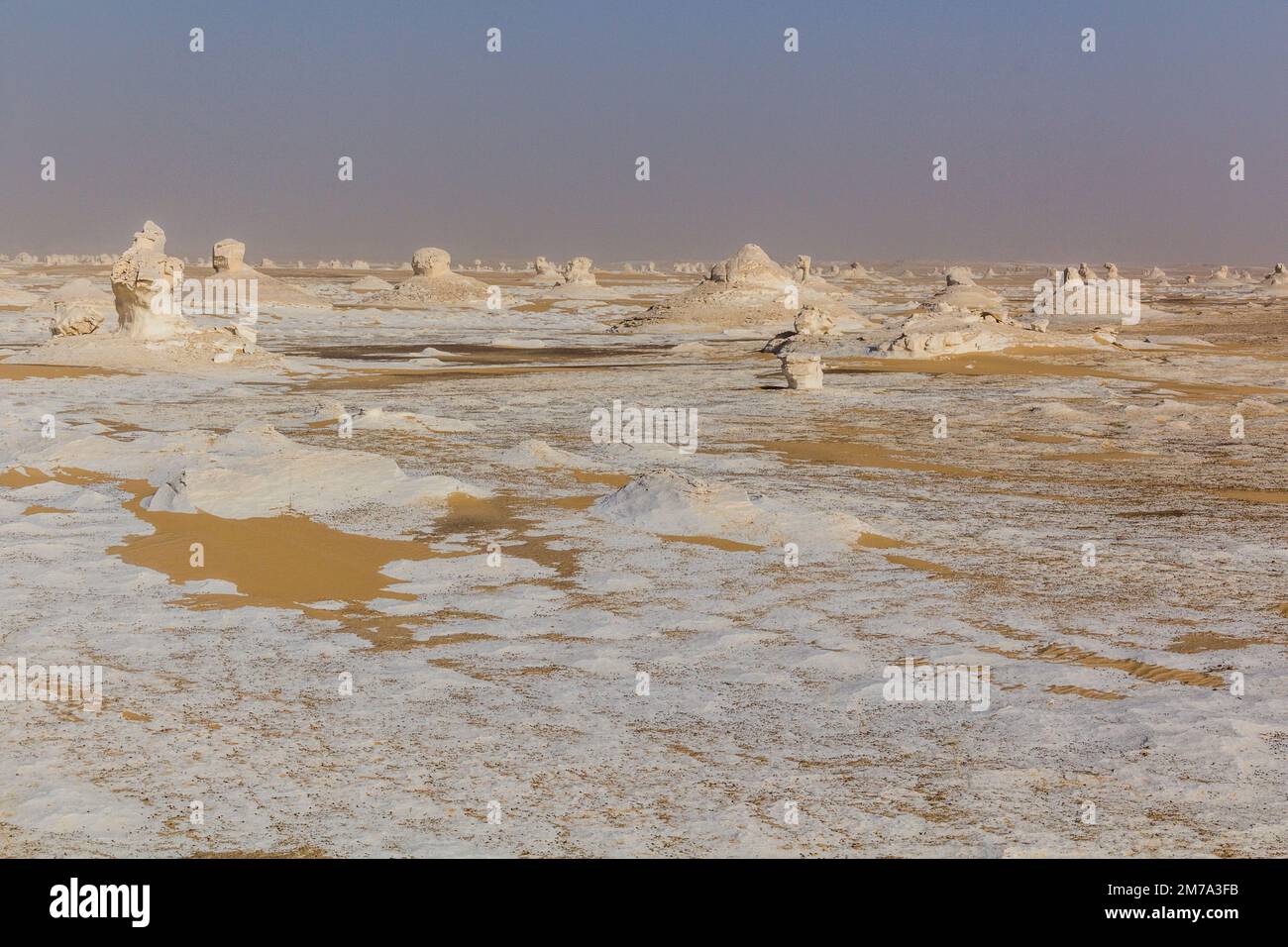Chalk rock formations in the White Desert, Egypt Stock Photo - Alamy