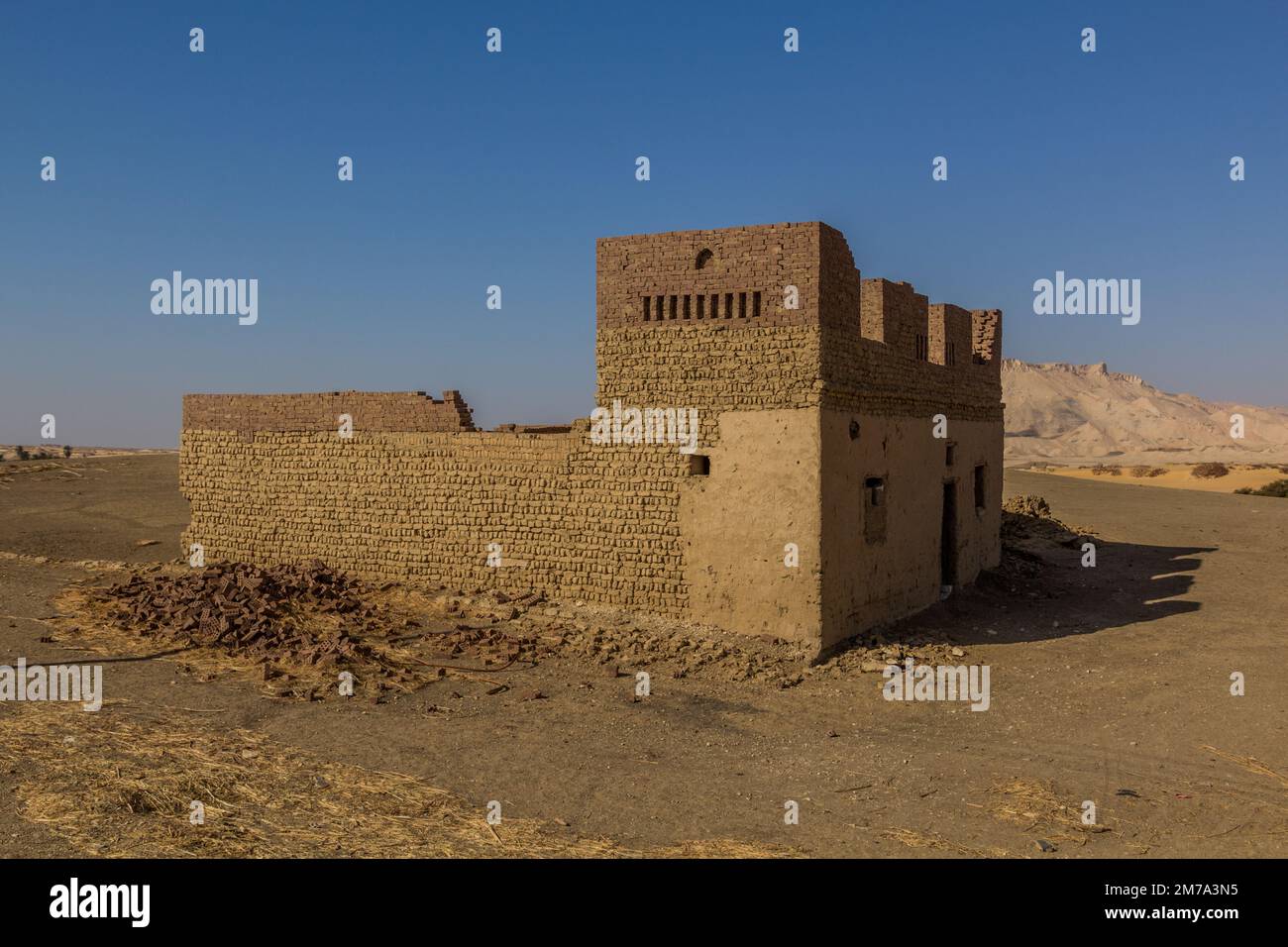 Mud brick house ancient egypt hi-res stock photography and images - Alamy