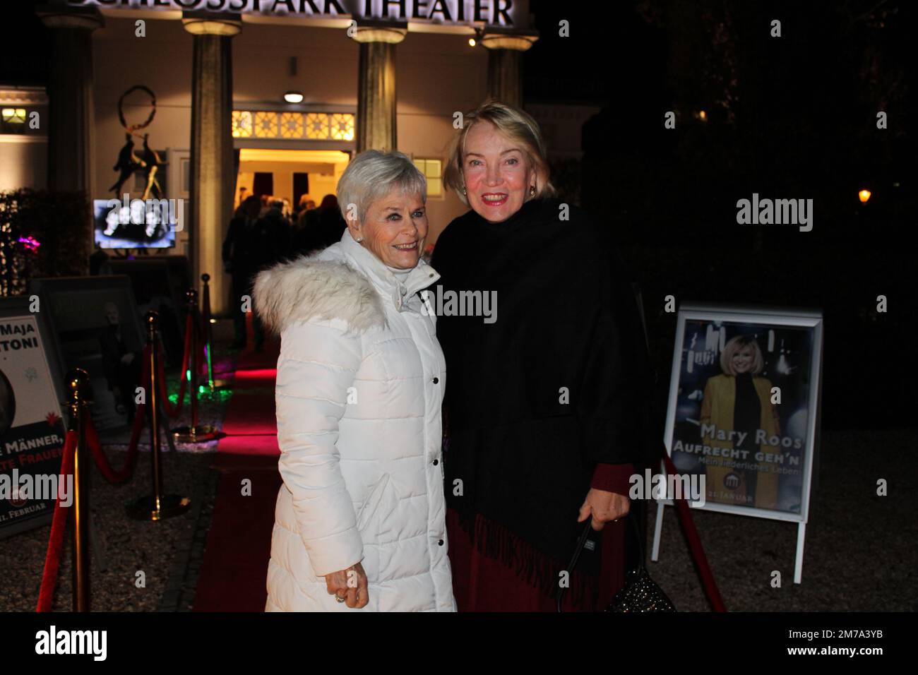 Lisa Riecken mit Schwester Connie bei der Premiere des Dramas "Eines ...