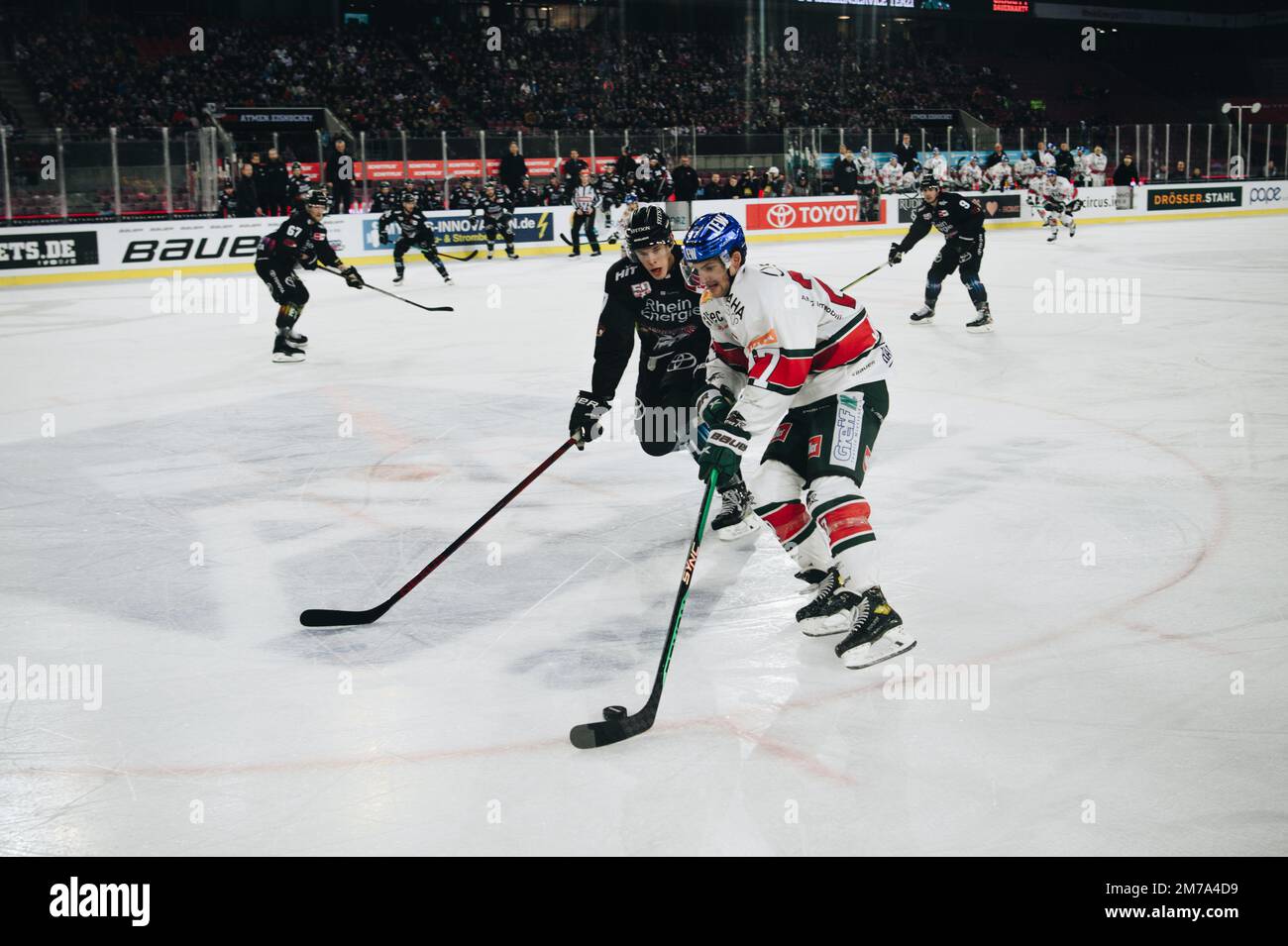 Adam johnson ice hockey hi-res stock photography and images - Alamy