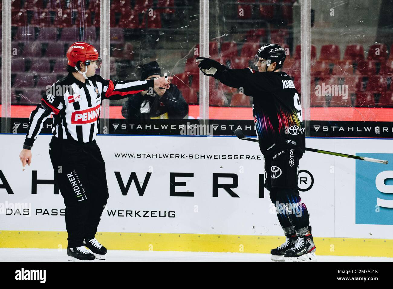 COLOGNE, GERMANY - JANUARY 08, 2023: Hockey match DEL Koelner Haie ...