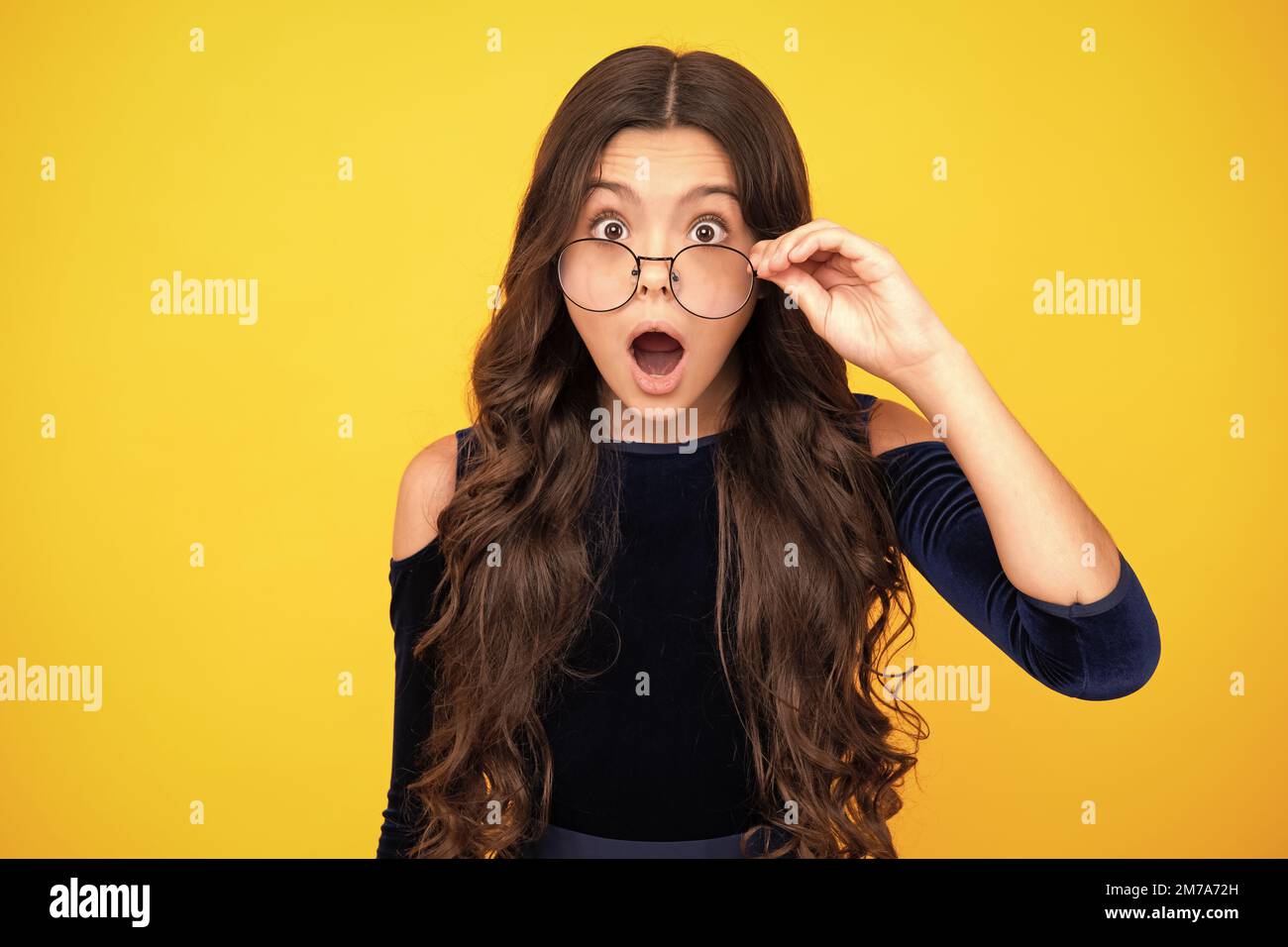 Surprised teenager girl. Shocked amazed face. Portrait of teenager ...