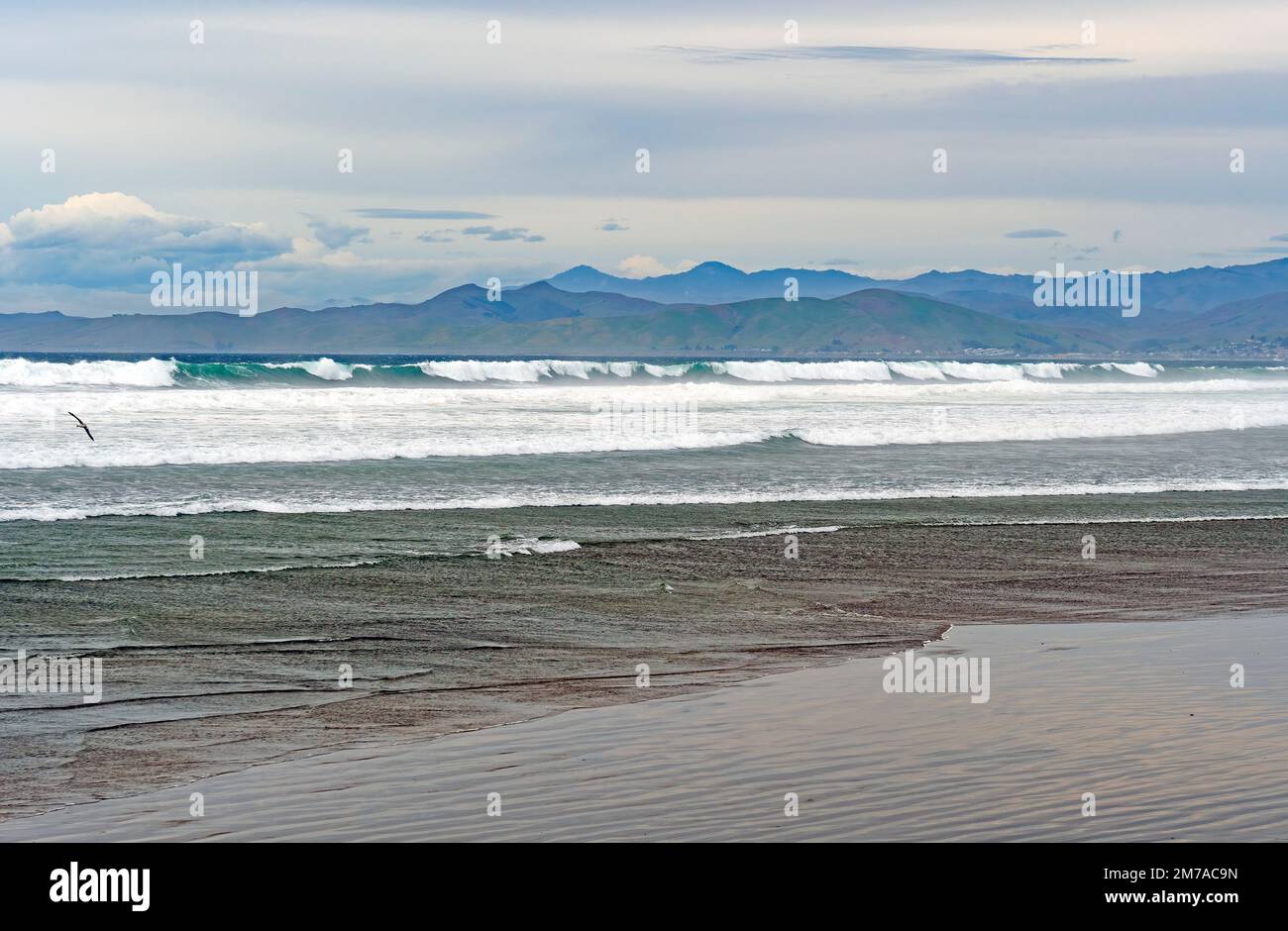 Big waves in stormy ocean hi-res stock photography and images - Alamy