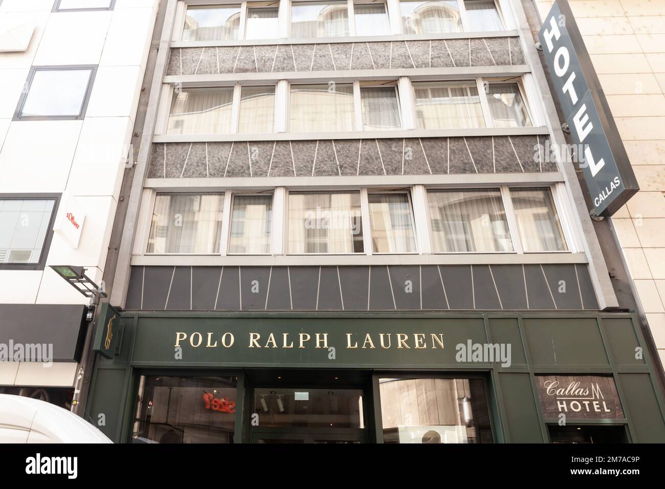 Picture of a sign with the logo of Polo Ralph Lauren on their main ...