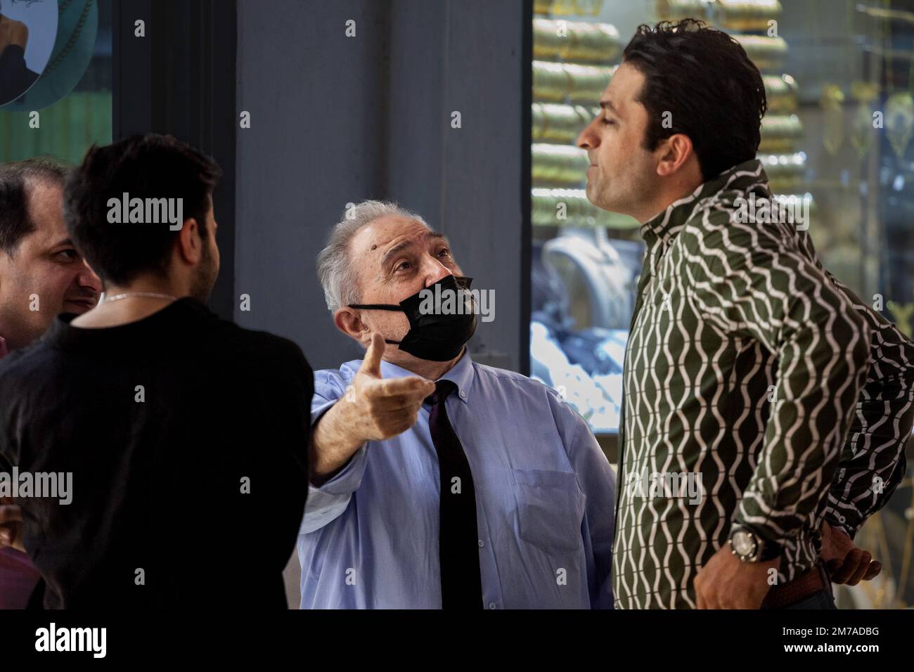 Picture of an old man wearing a respiratory face mask in the ...