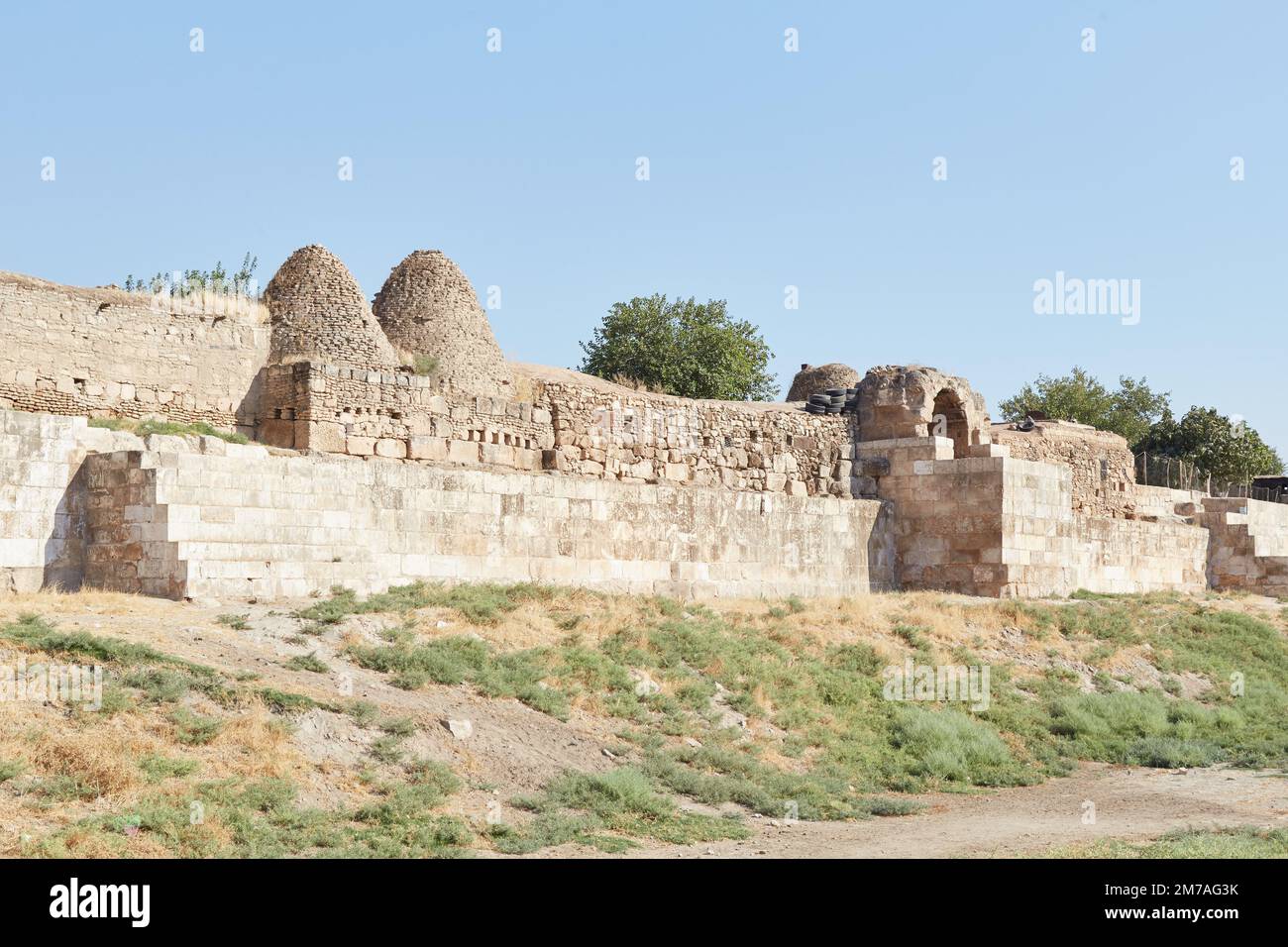 The Ancient Citadel Mound of Harran in Southeast Turkey Stock Photo - Alamy