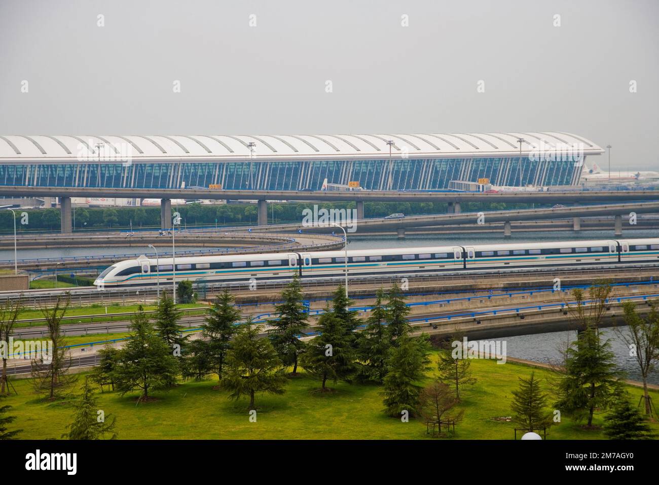 Maglev train pudong international hi-res stock photography and images ...