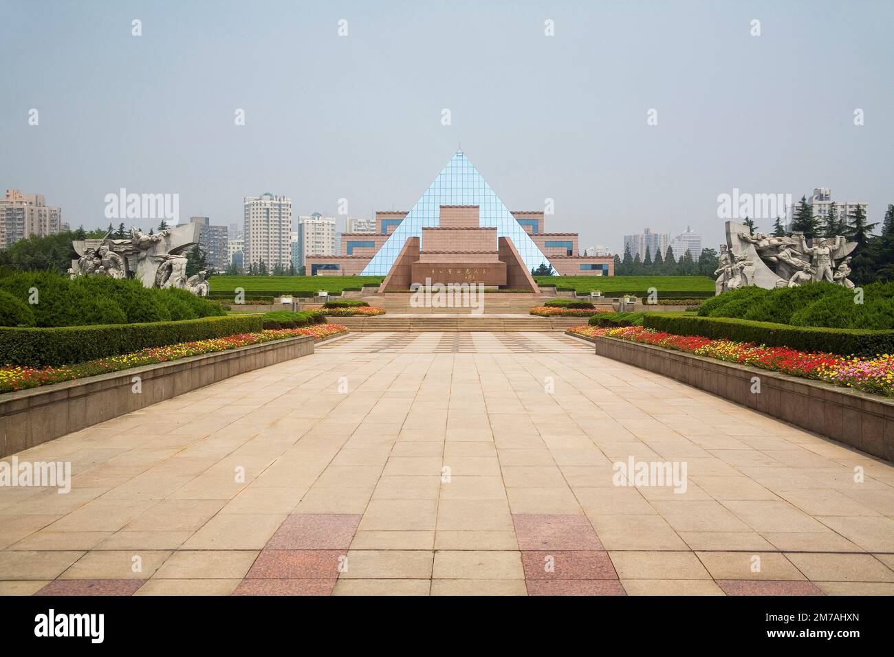 Shanghai Longhua Martyrs Cemetery Stock Photo - Alamy