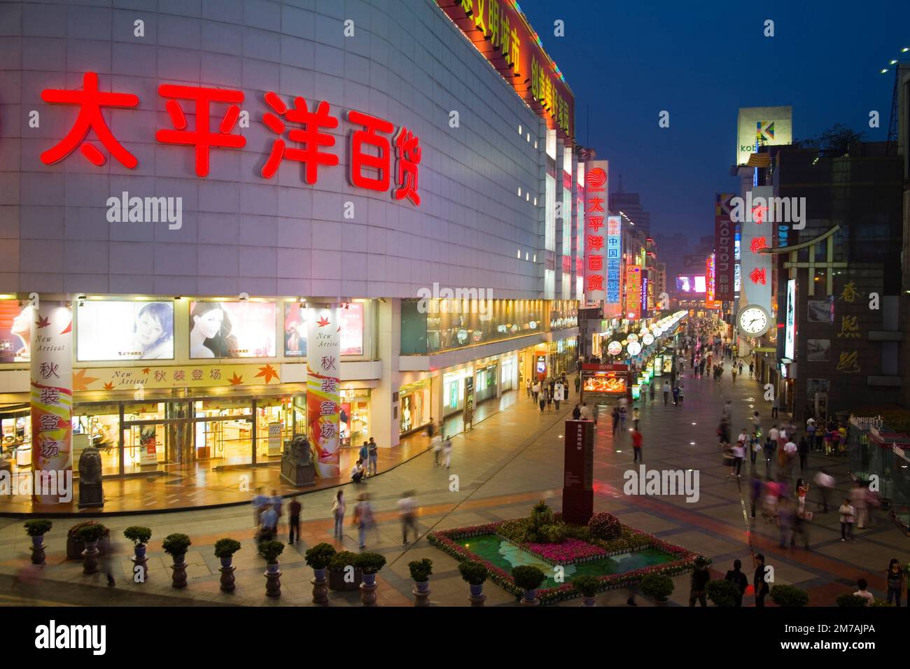 Chengdu mall hi-res stock photography and images - Alamy
