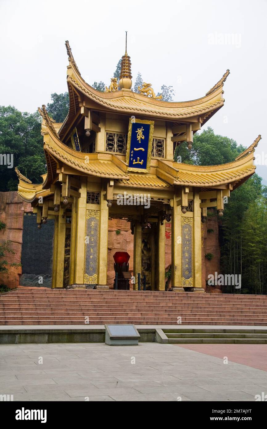 Monastery mount emei hi-res stock photography and images - Alamy