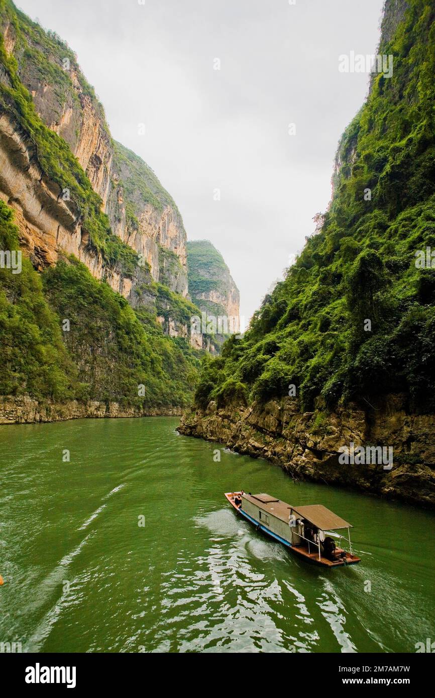 Wushan small three gorges hi-res stock photography and images - Alamy