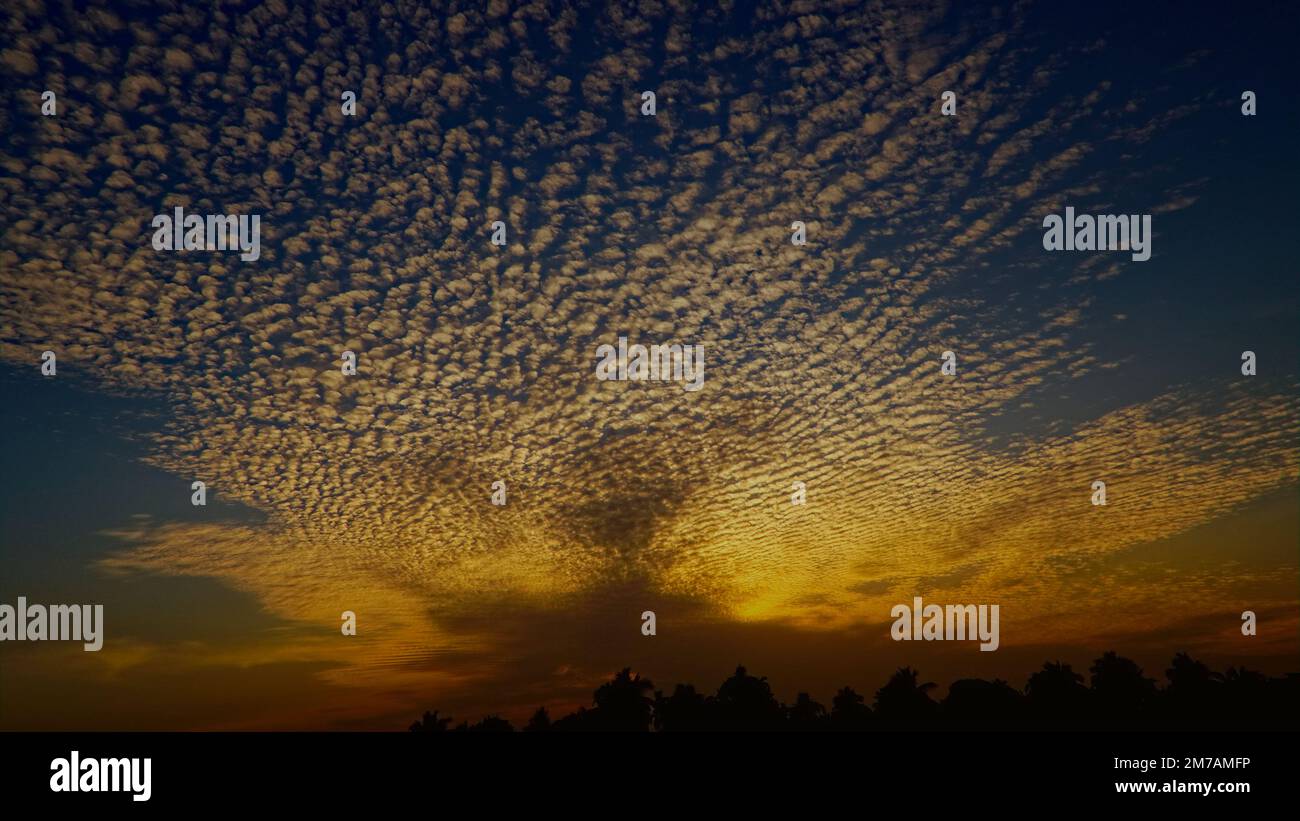 Altocumulus cloud pattern background hi-res stock photography and ...