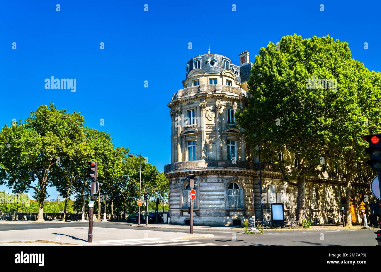 Typical architecture of Paris, the capital of France Stock Photo - Alamy