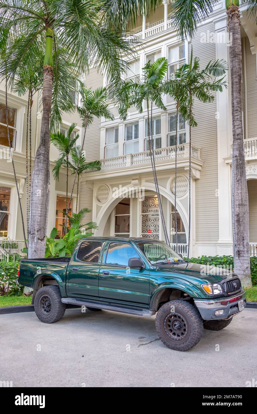 Honolulu, Hawaii - January 1, 2023: The landmark Moana Surfrider with a ...