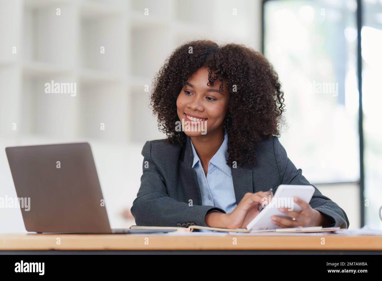 African female accountant hi-res stock photography and images - Alamy