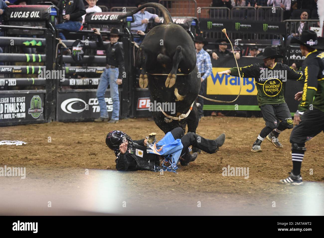 Professional Bull Rider Mauricio Gulla Moreira rides bull Big Mac ...