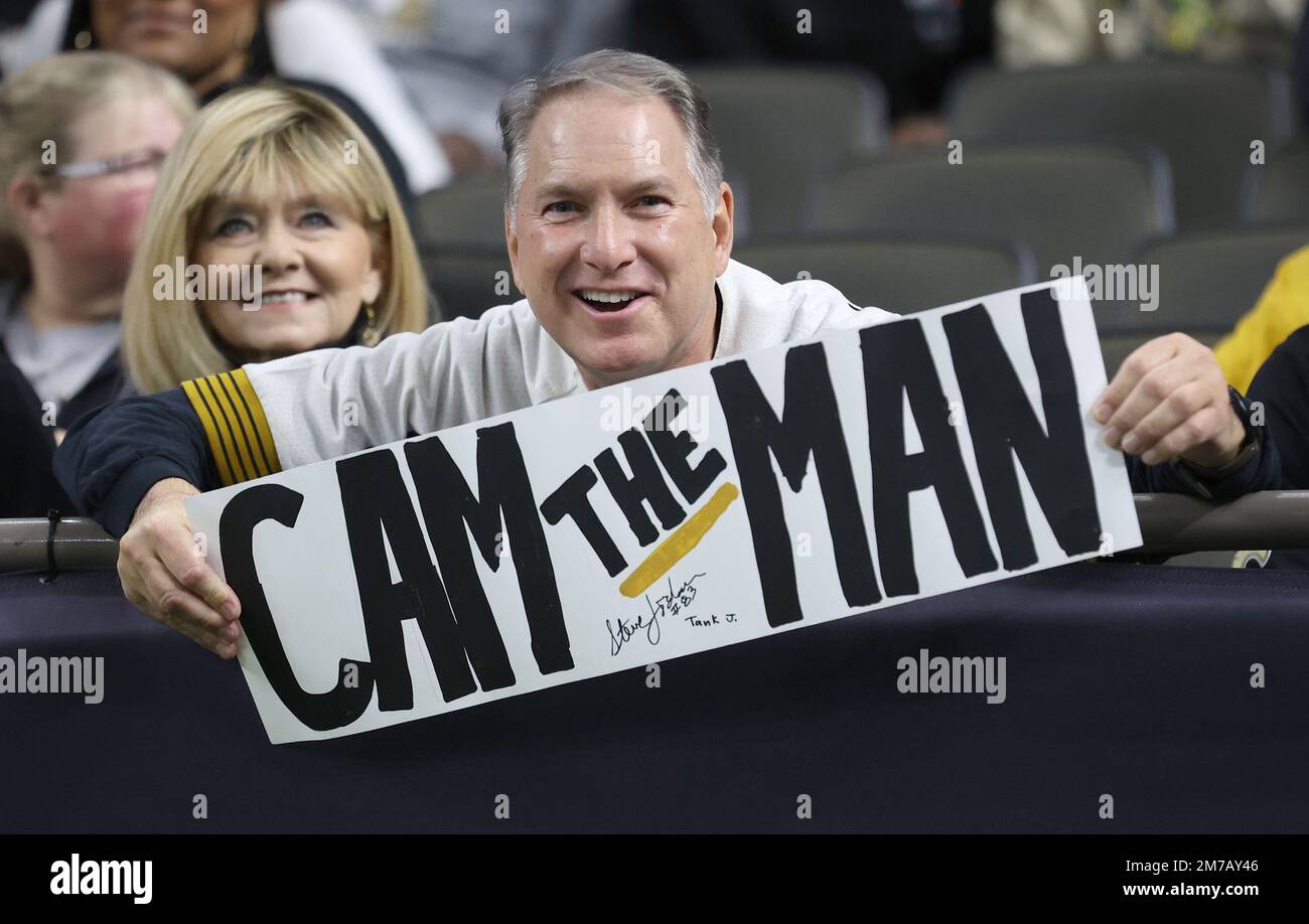 New Orleans, USA. 08th Jan, 2023. A fan holds up a sign in honor of New ...