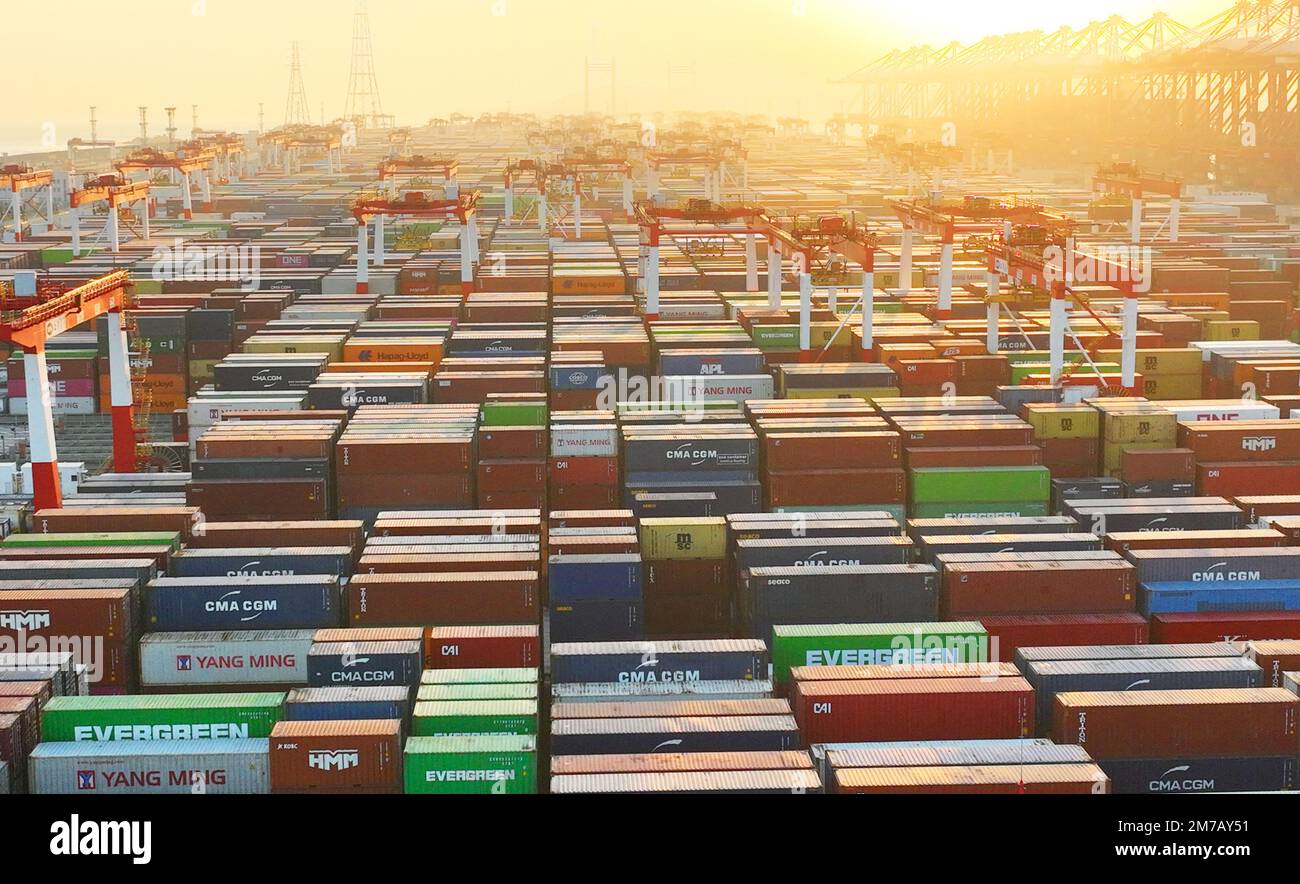 SHANGHAI, CHINA - JANUARY 8, 2023 - An automated wharf operation at ...