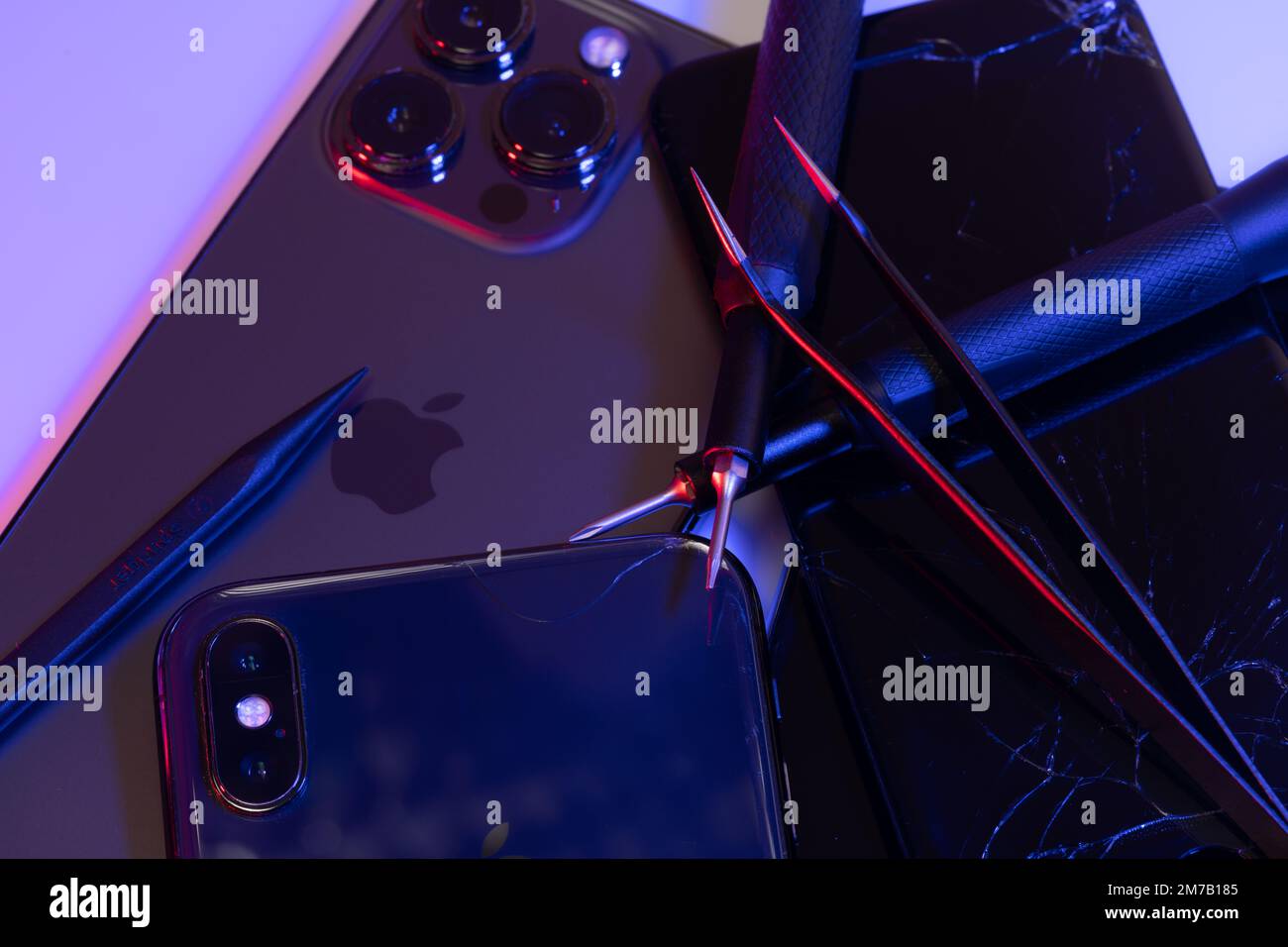 Iphone 13 pro hi-res stock photography and images - Alamy